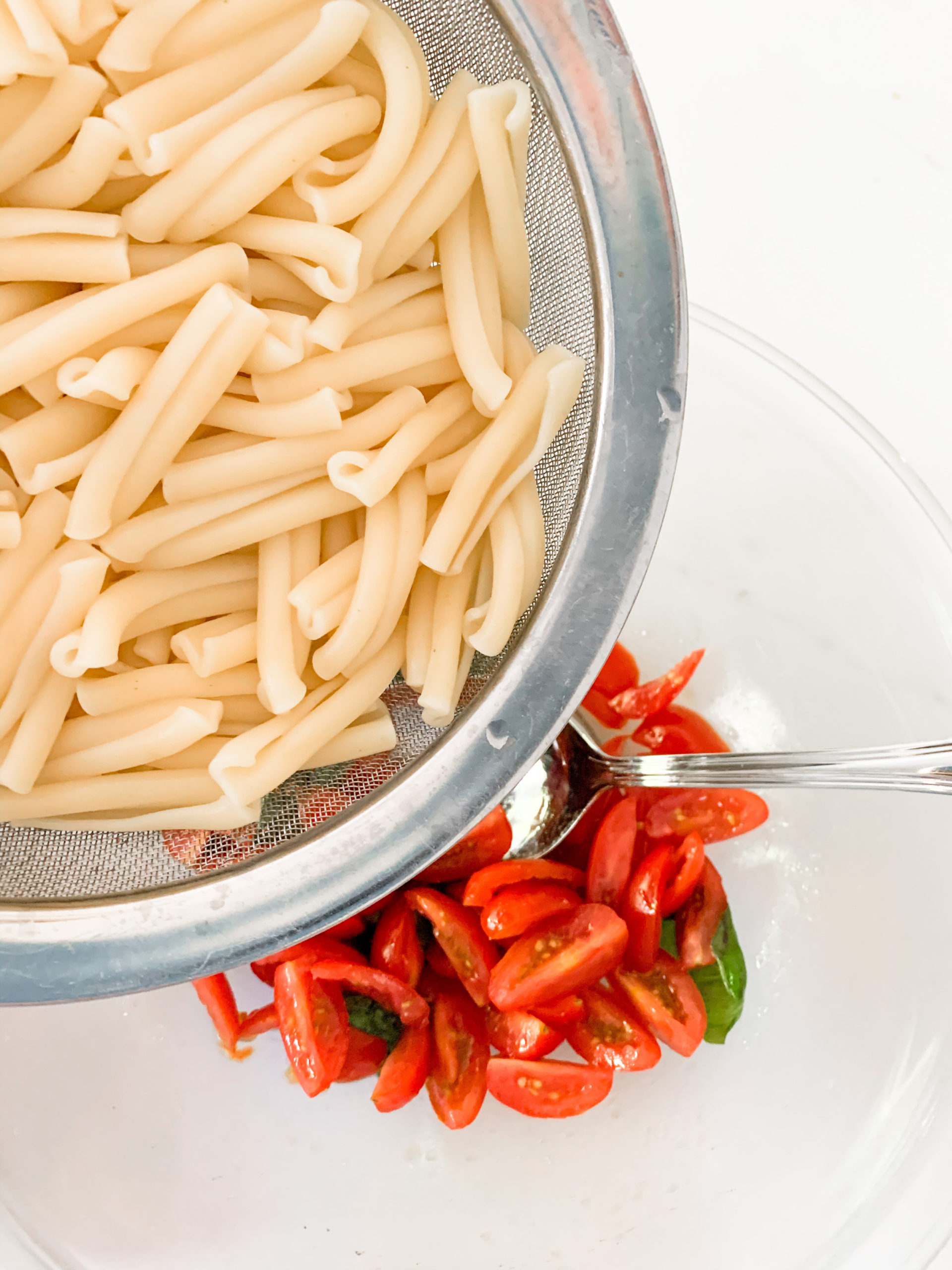 Summer Pasta with No-Cook Tomato Sauce – Food Play Go