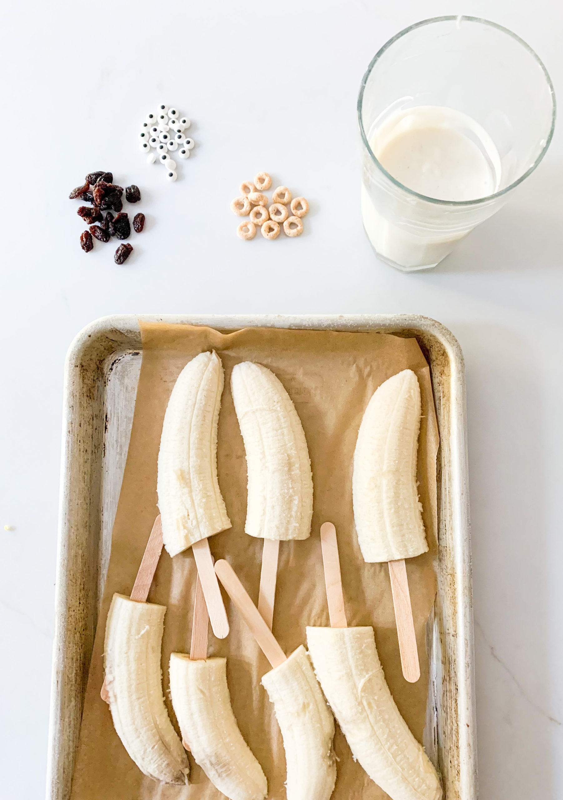 Healthy Halloween Yogurt Banana Ghost Pops – Food Play Go